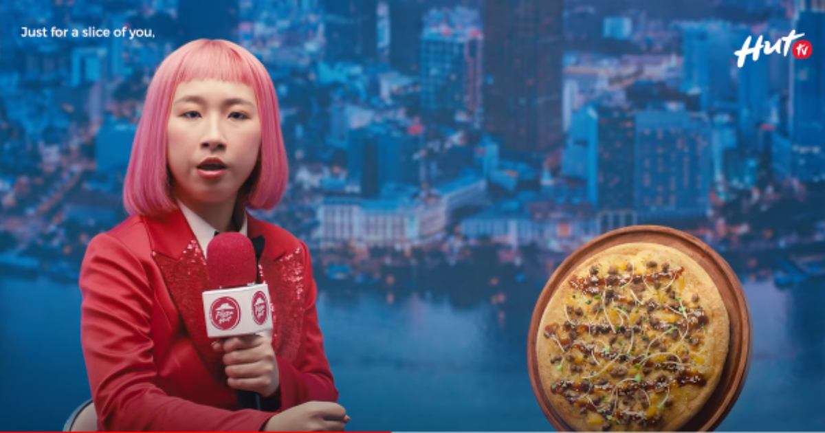 XEM BTV TRANG HÝ “NÓI CHUYỆN” VỚI CHIẾC BÁNH PIZZA HUT